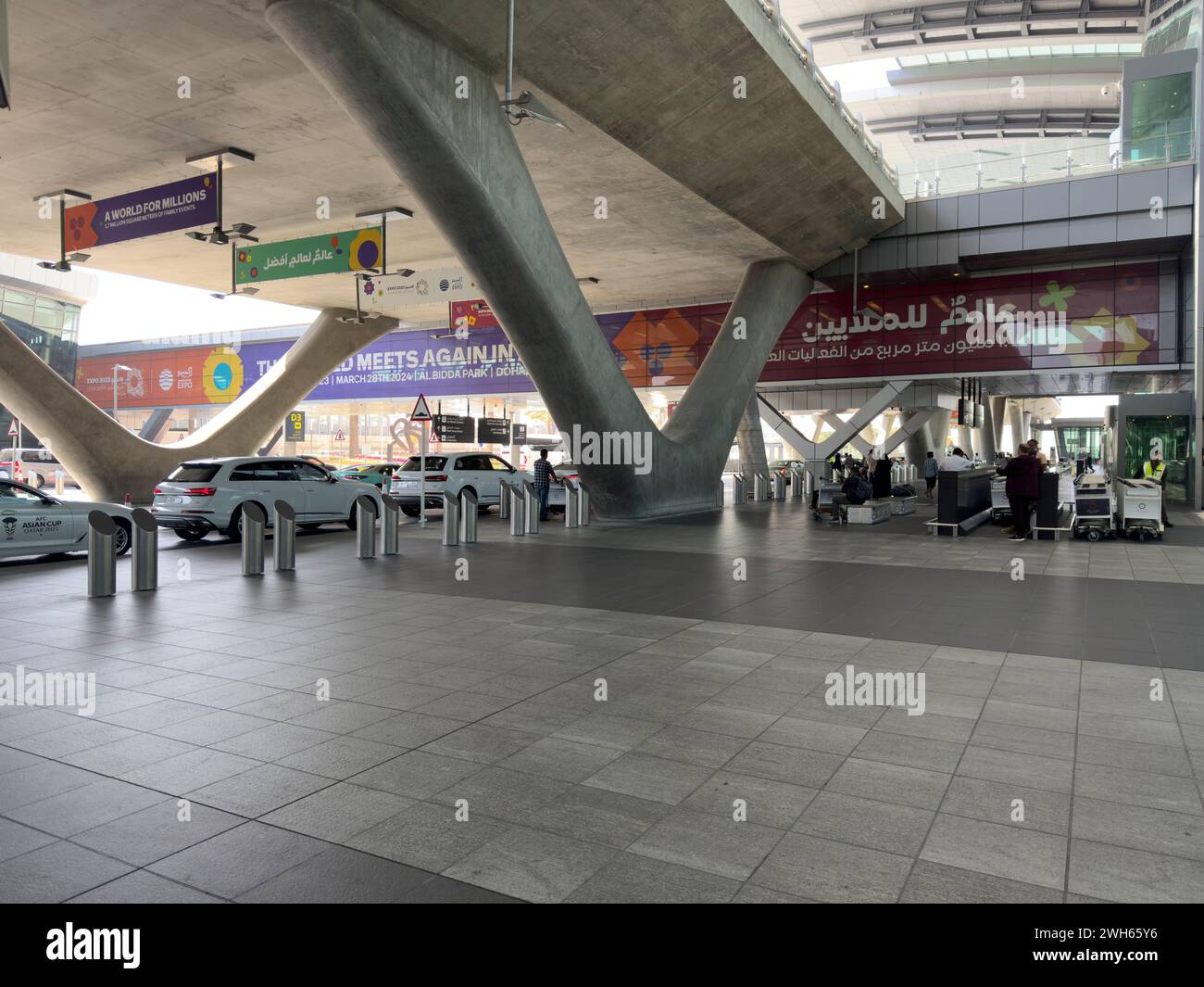 Hamad international airport exterior hi-res stock photography and ...