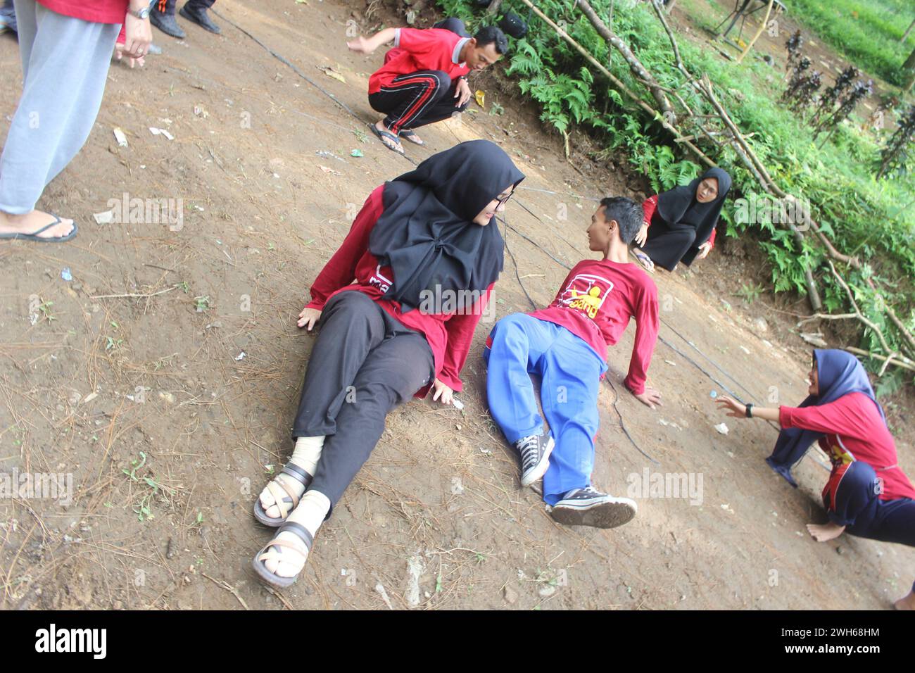 Teambuilding teamwork hi-res stock photography and images - Alamy