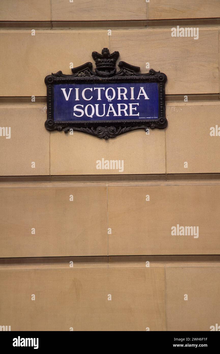 A sign on victoria street hi-res stock photography and images - Alamy