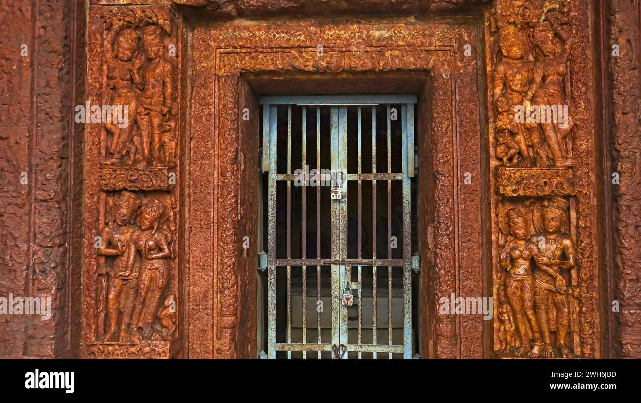 Carvings of Couples on the Frame of Laxman Temple, Sirpur, Mahasamund ...