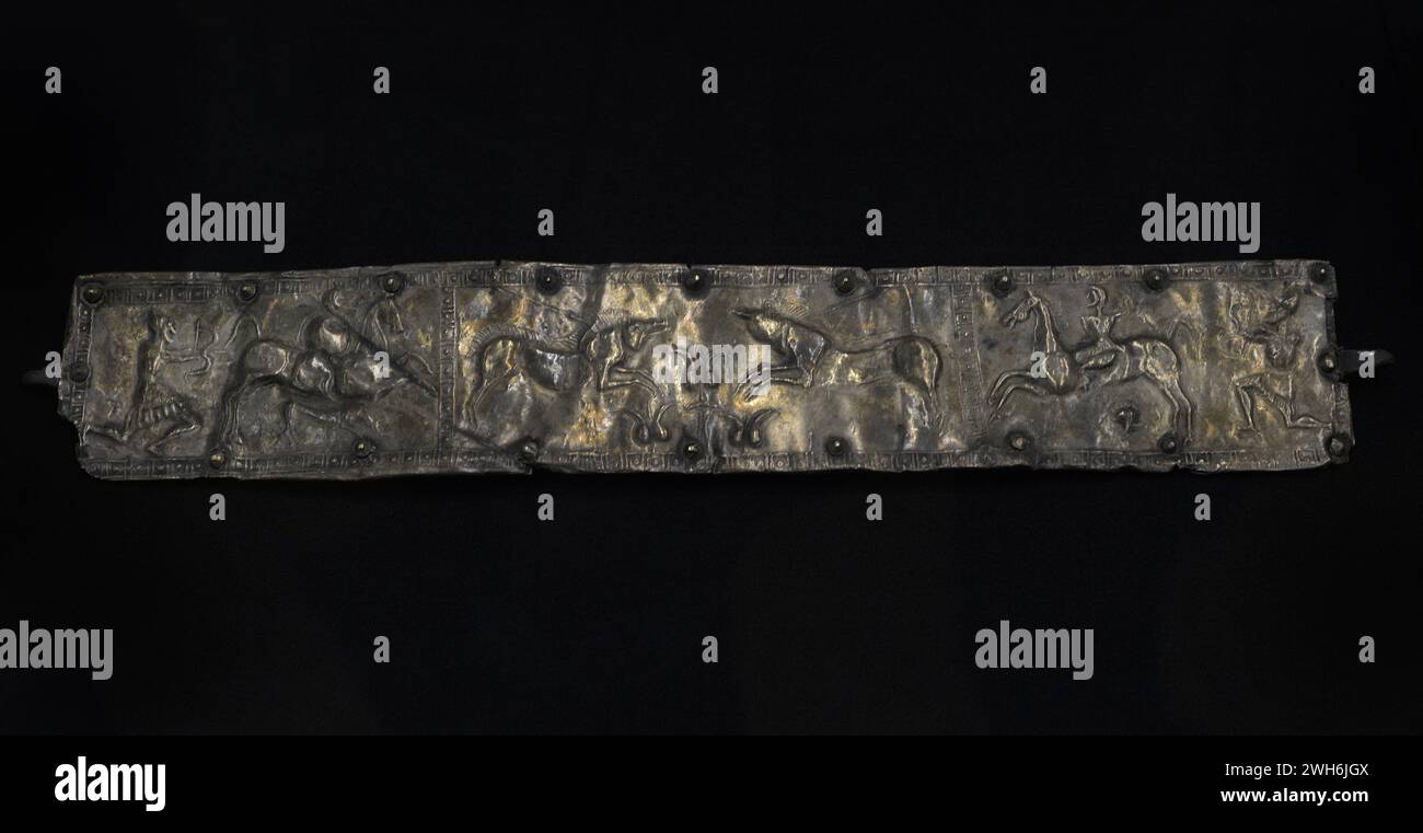 Belt element. Silver and gold. 4th century BC. From Lovets, Stara ...