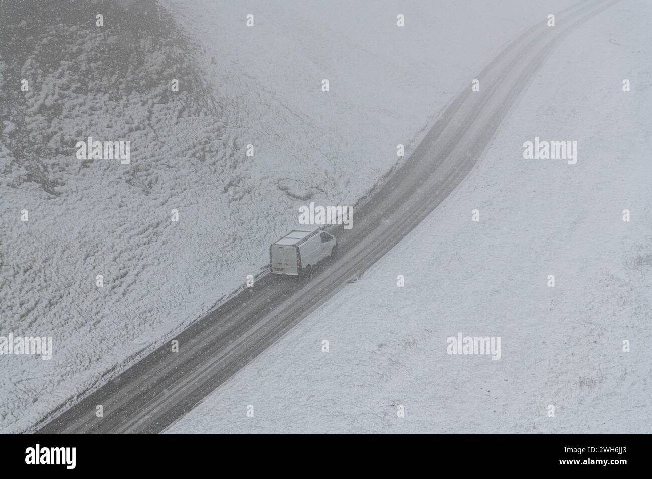 Winnats Pass, Peak District, Derbyshire, 8th February 2024. A vehicle ...