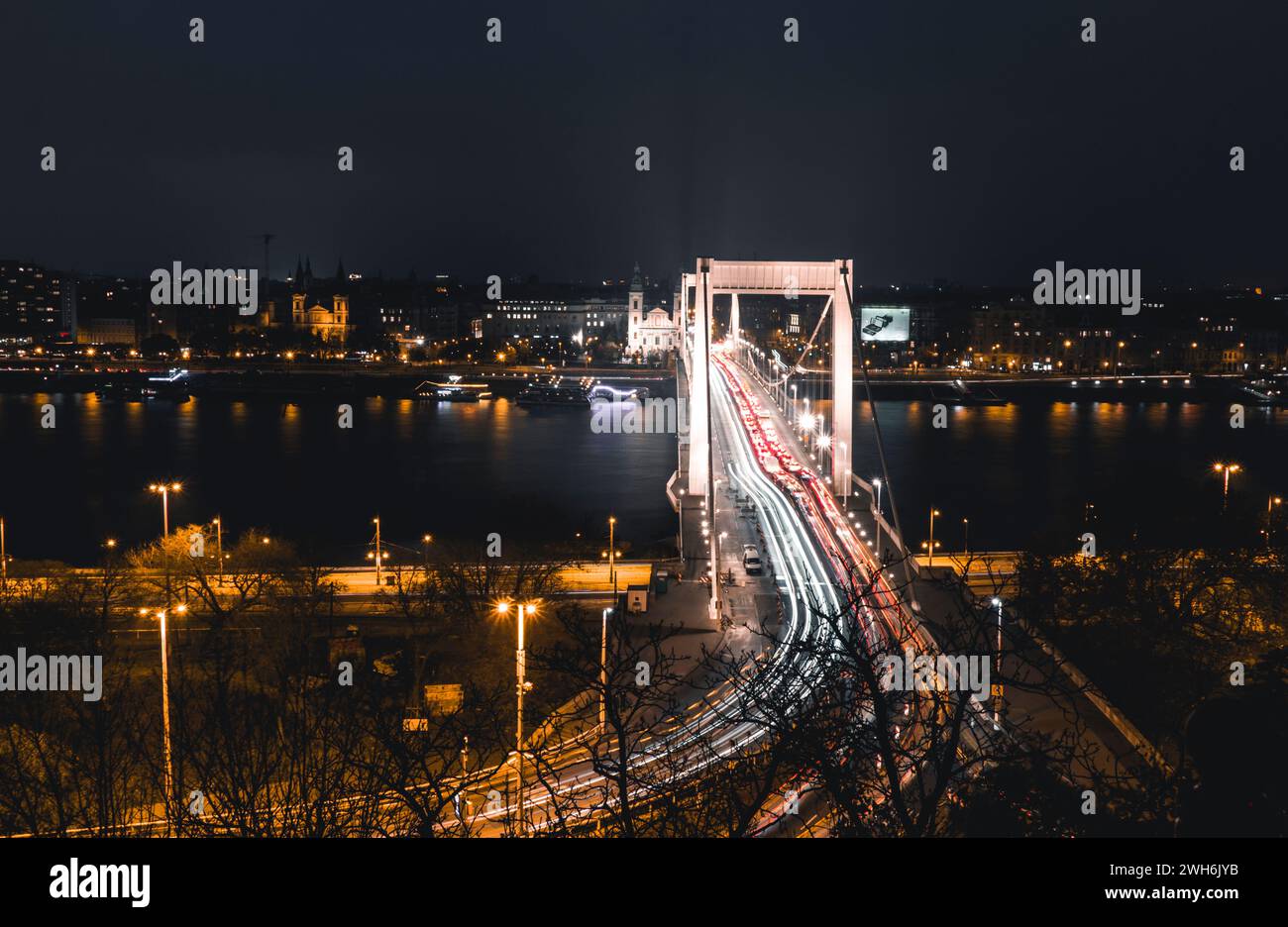 Buildings on waterfront night hi-res stock photography and images - Alamy