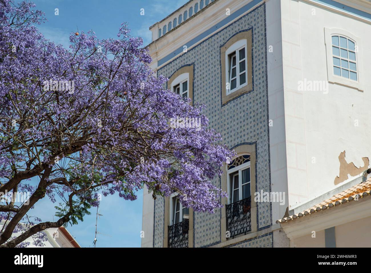 Traditional portuguse architecture hi-res stock photography and images ...