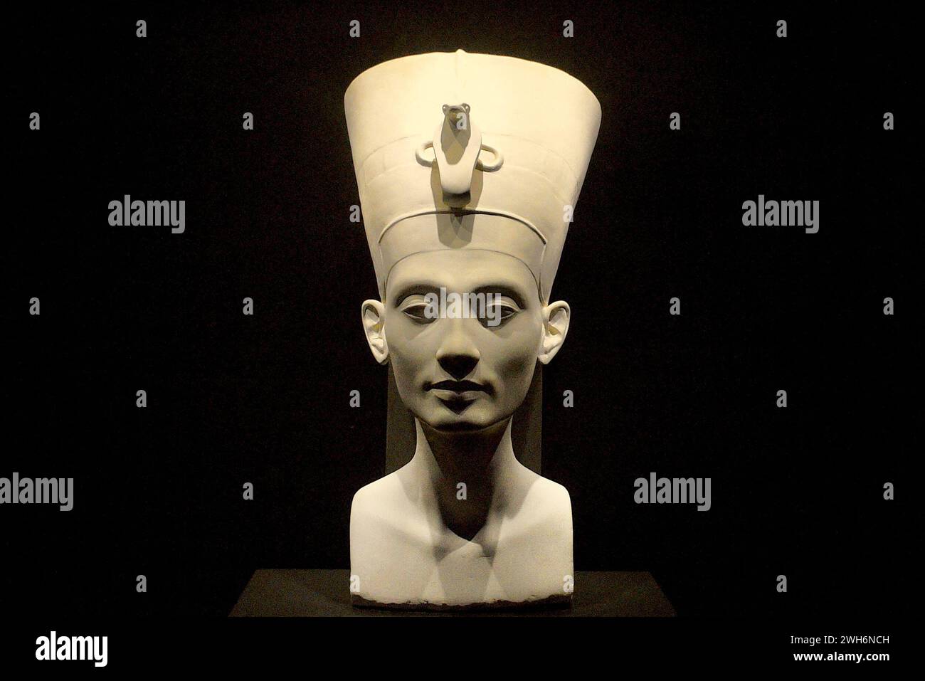 The Tutankhamun exhibition, "Discovering the Forgotten Pharaoh", is now ...