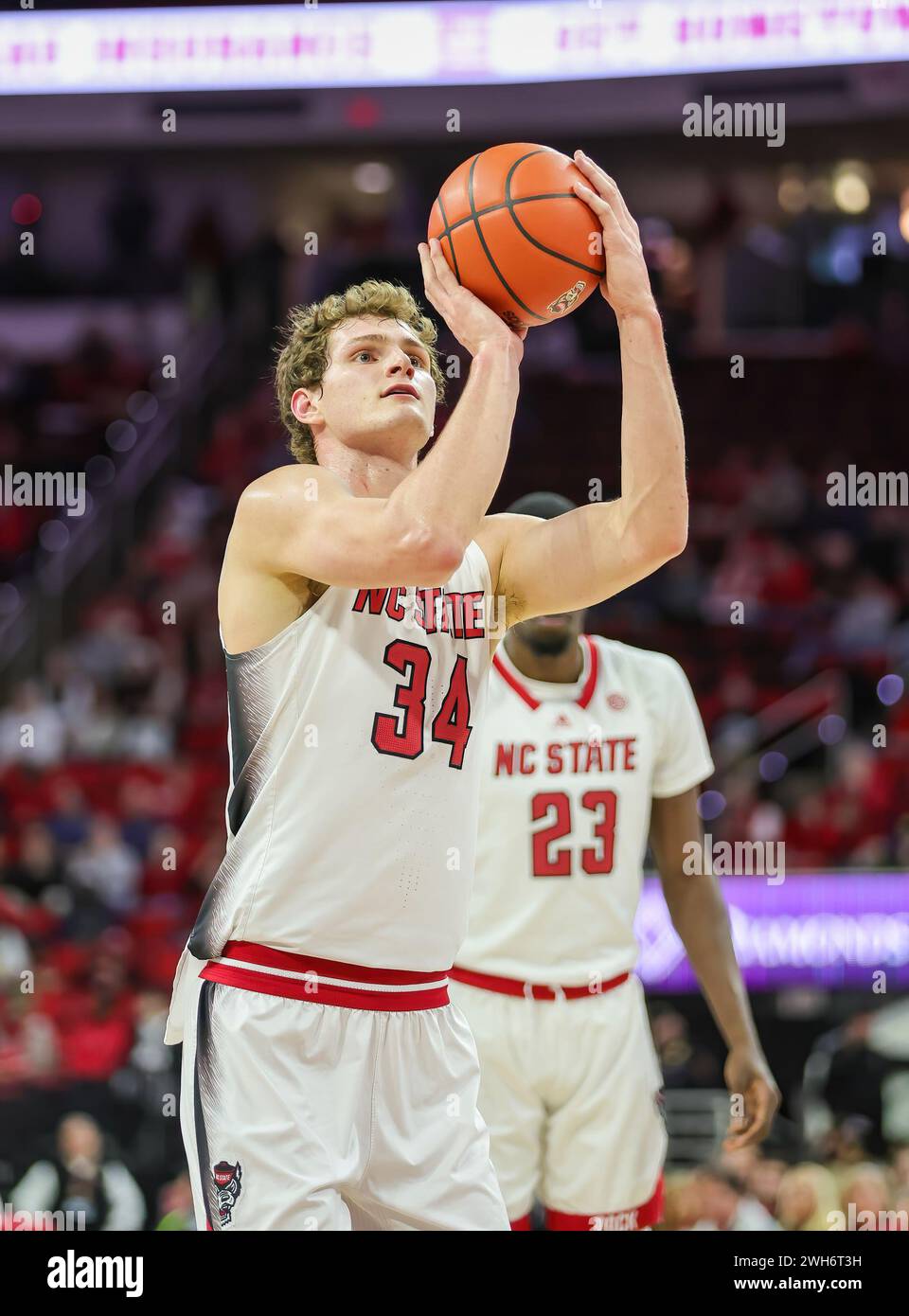 North carolina state wolfpack mens basketball hi-res stock photography ...