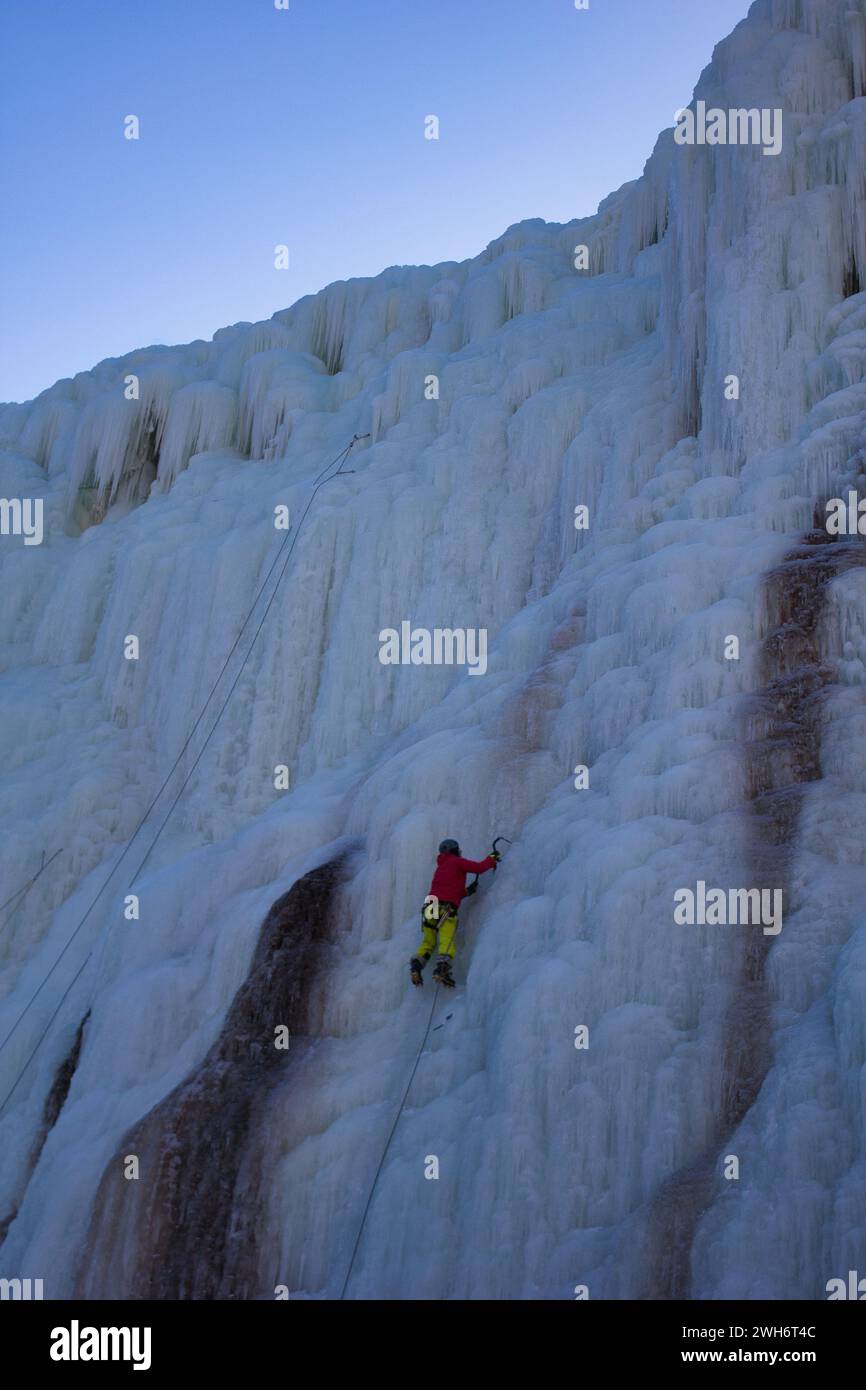 Challenge climb hi-res stock photography and images - Alamy