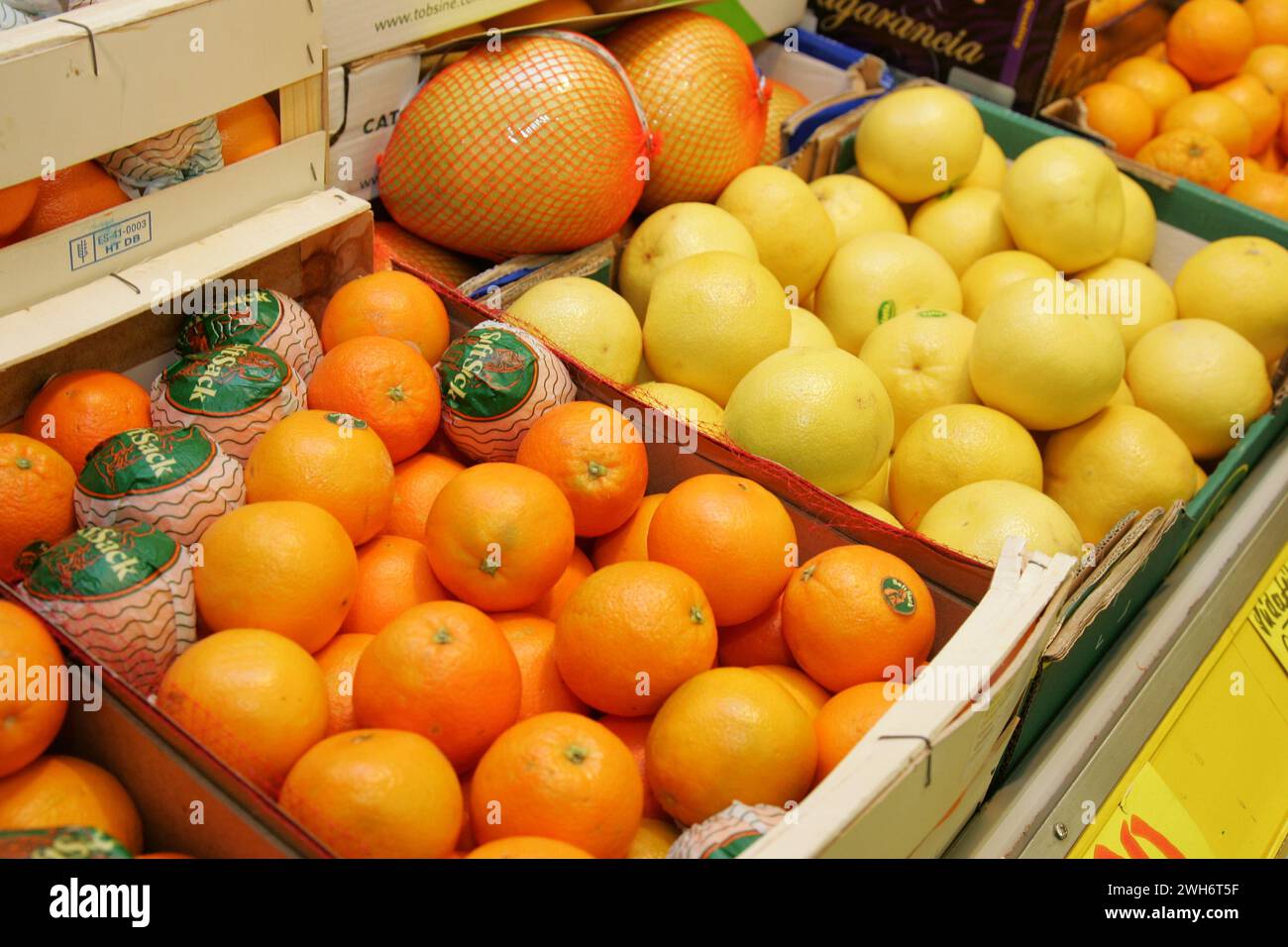 Obst und gemüsestand hi-res stock photography and images - Alamy