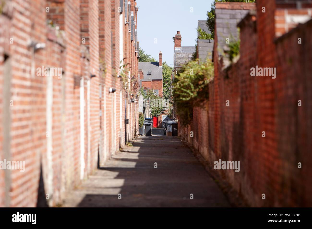 Alleyway between old victorian hi-res stock photography and images - Alamy
