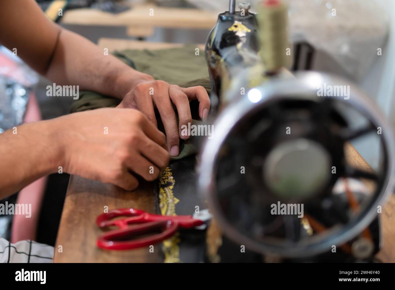 Needle industrial sewing machine hi-res stock photography and images ...