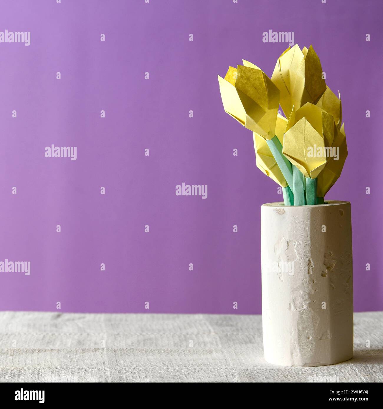 Rabbit origami hi-res stock photography and images - Alamy