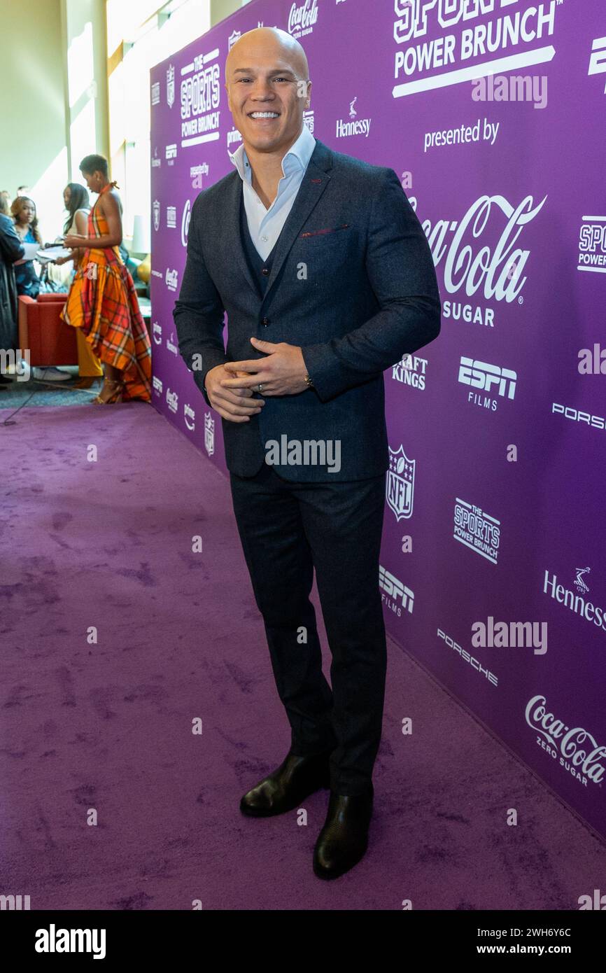 Coy wire hi-res stock photography and images - Alamy