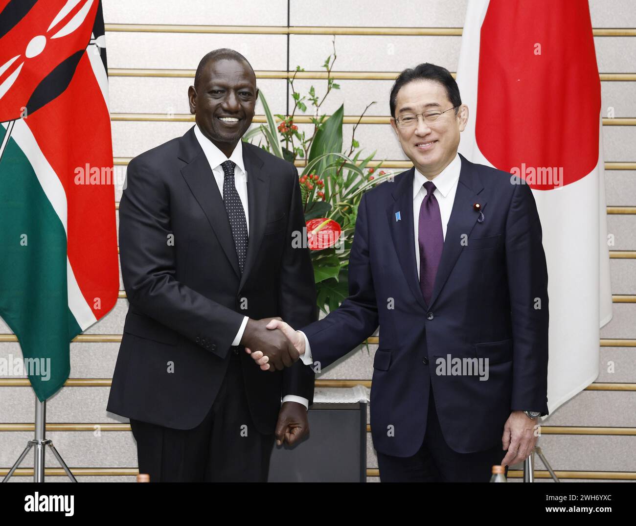 Japanese Prime Minister Fumio Kishida (R) shakes hands with Kenyan ...