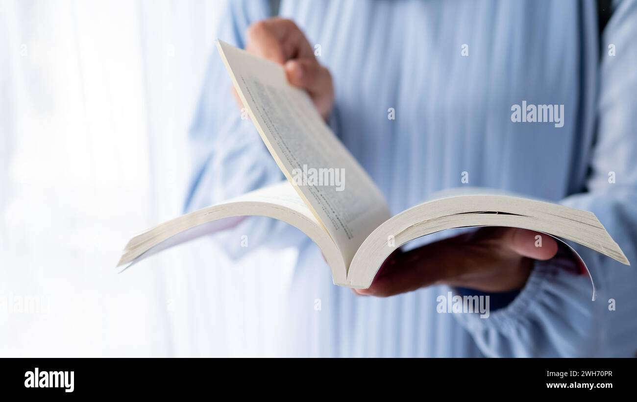Girl reading open book hi-res stock photography and images - Alamy