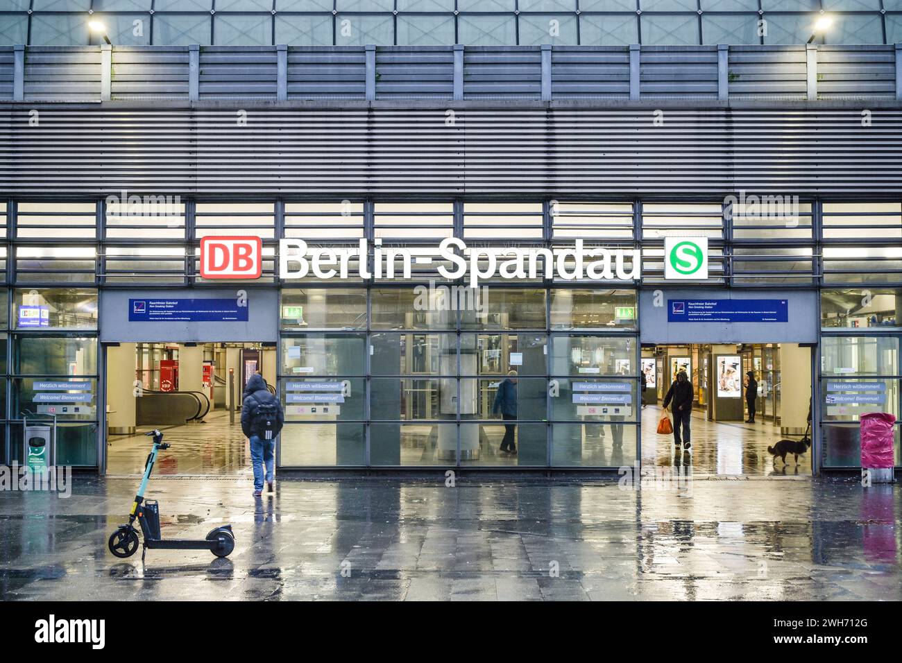 Bahnhof Spandau, Berlin, Deutschland Stock Photo - Alamy