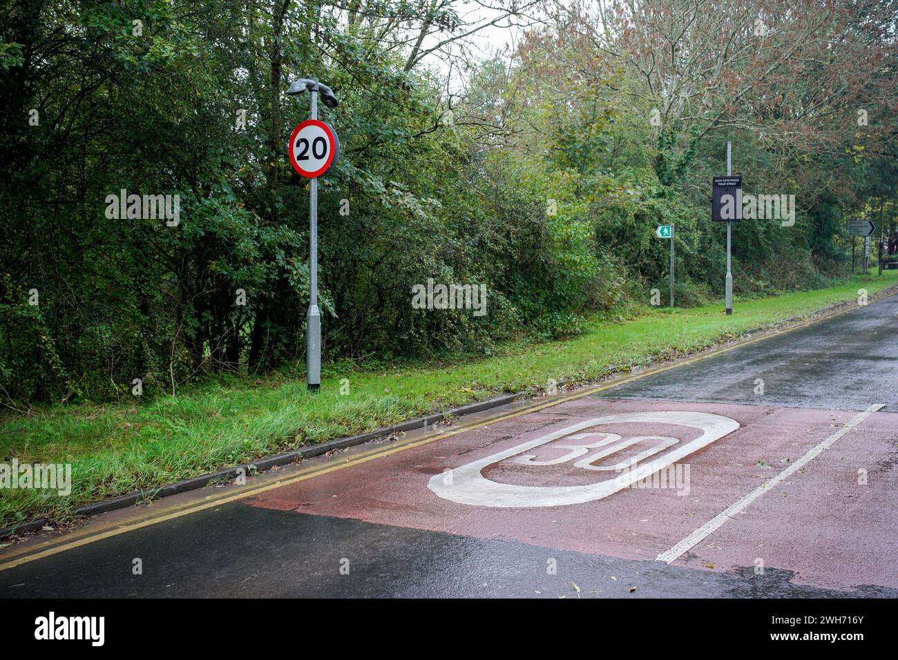 Welsh road signs hi-res stock photography and images - Alamy