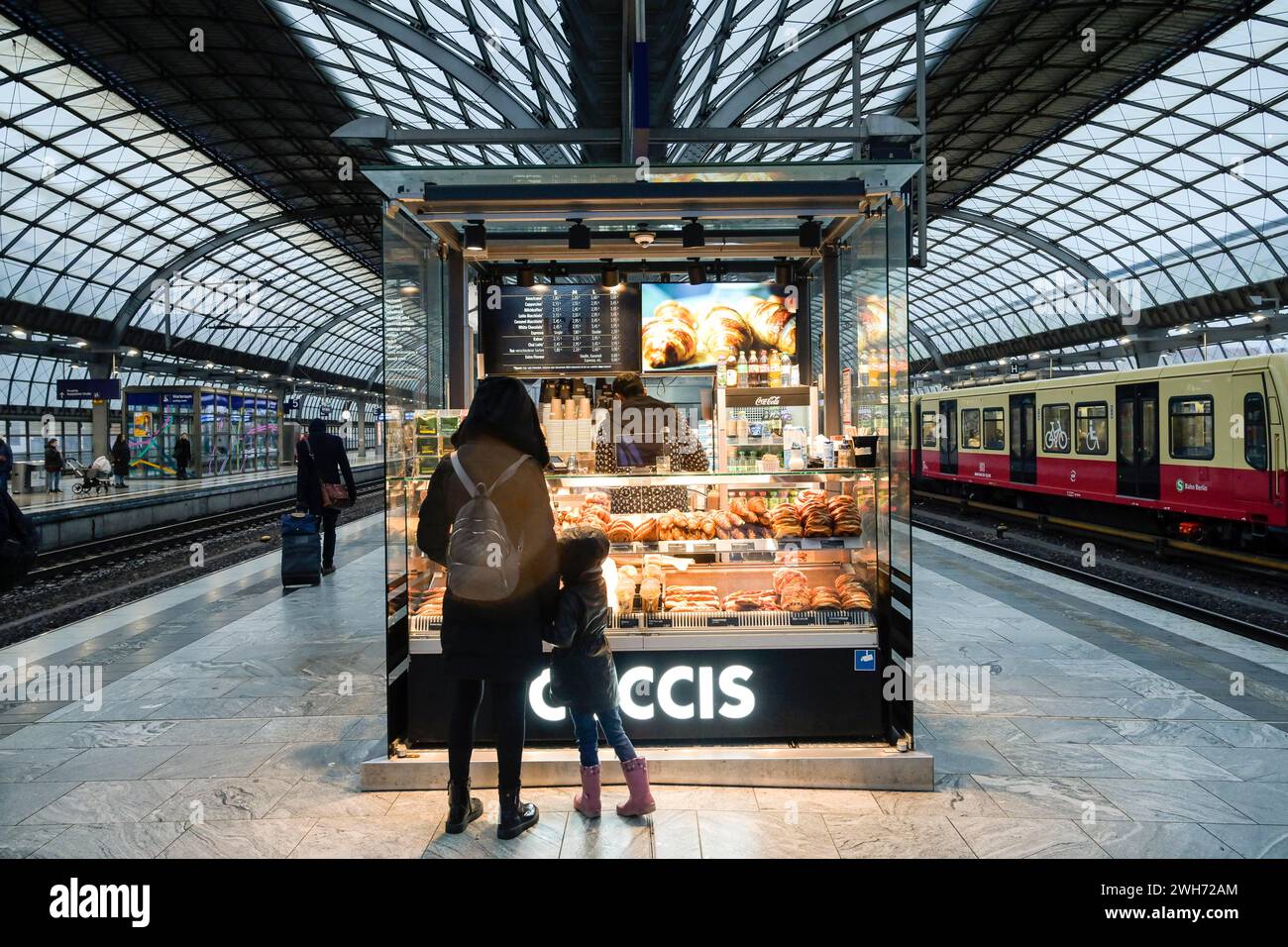 Bahnhof kiosk hi-res stock photography and images - Alamy