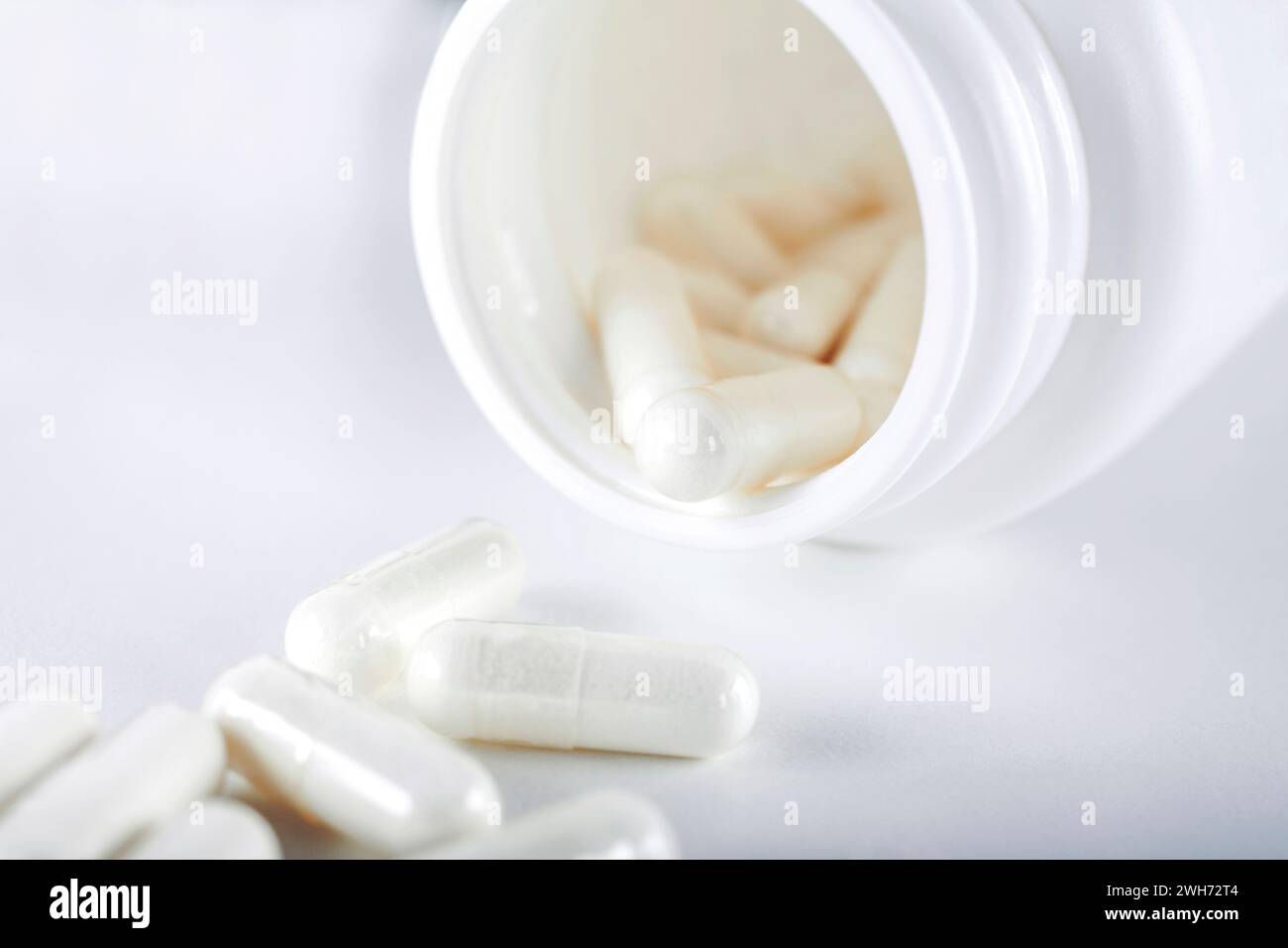 Dietary vitamin supplement capsule hi-res stock photography and images ...