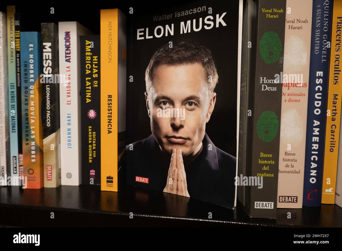 Barnes & Noble Booksellers on Fifth Avenue in New York City has a wide ...