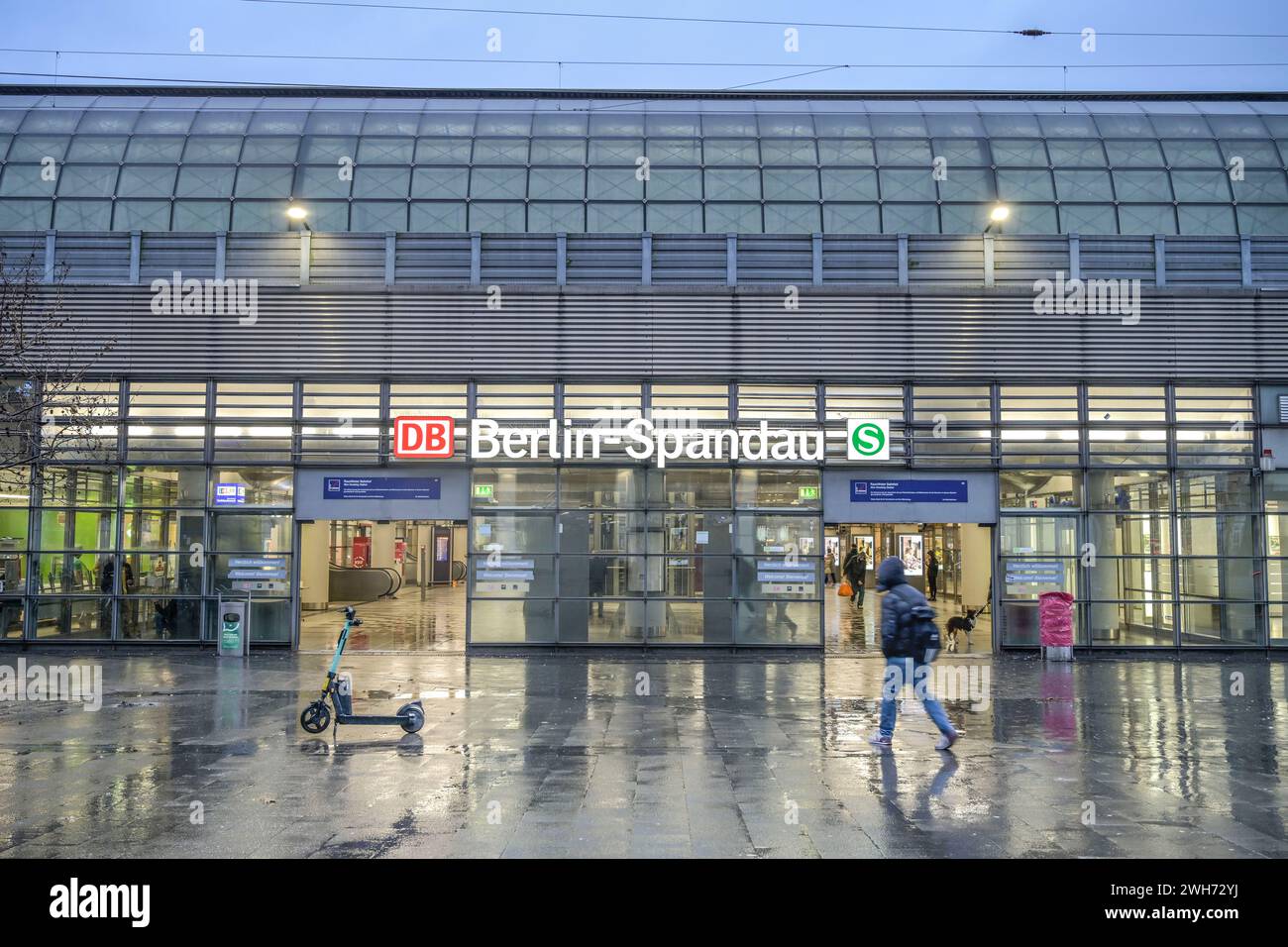Bahnhof Spandau, Berlin, Deutschland Stock Photo - Alamy