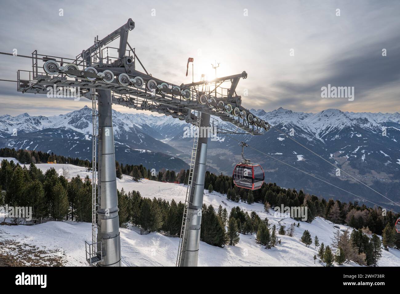 Skilift im resort hi-res stock photography and images - Alamy