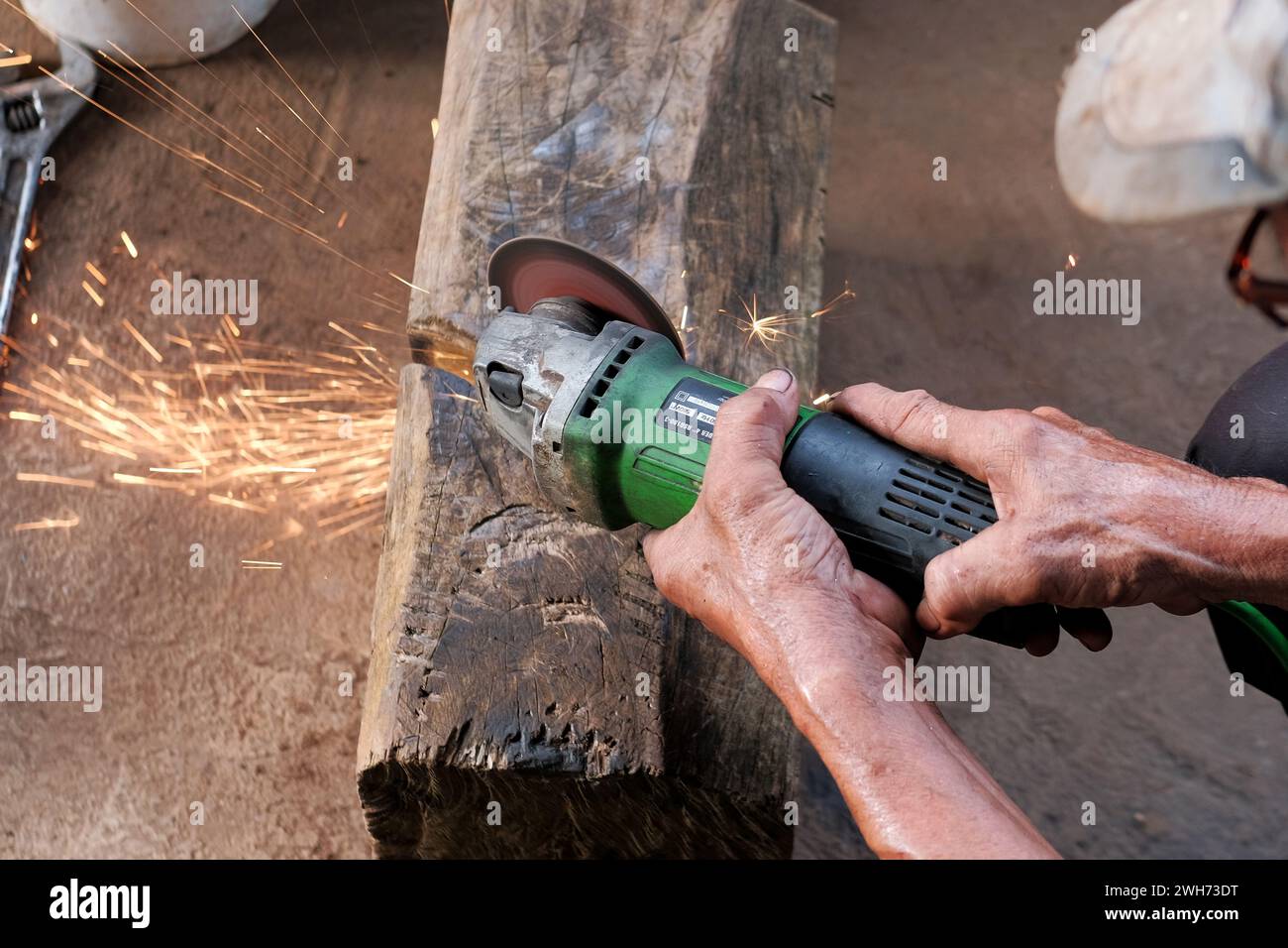 Welder man grinding factory working hi-res stock photography and images ...
