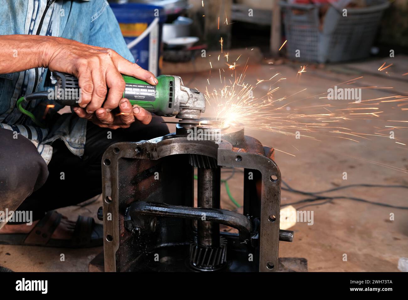 Welder cutting metal electric grinder hi-res stock photography and ...