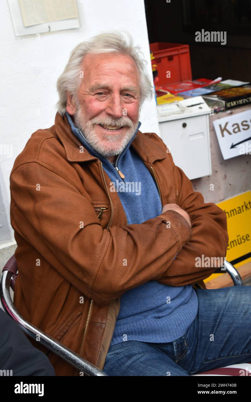 Hermann Giefer Schauspieler Mittewnwald 08.02.2024 Schellenruehrer Faschingszug Mittenwald ...