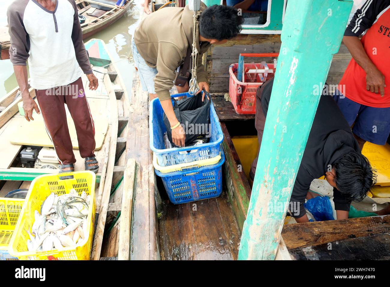 Fish processing boat hi-res stock photography and images - Alamy
