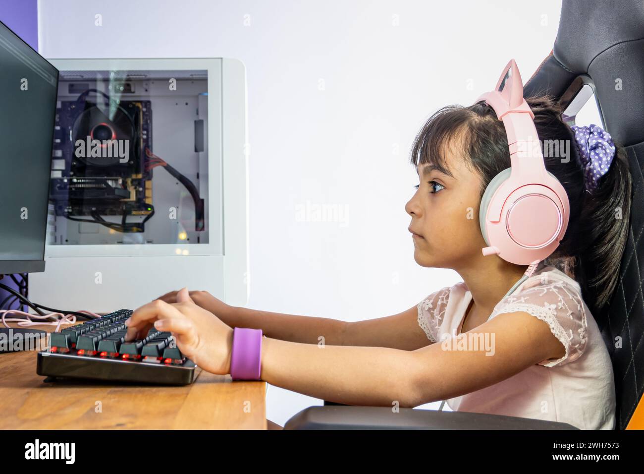 Kid sitting in chair hi-res stock photography and images - Alamy