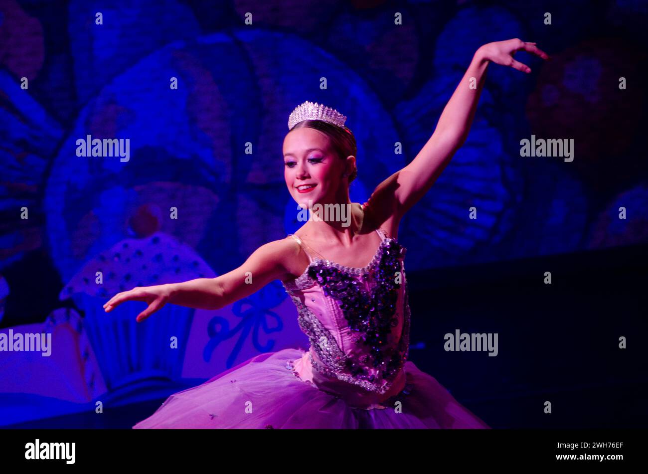 Beautiful ballerina dancer hi-res stock photography and images - Alamy