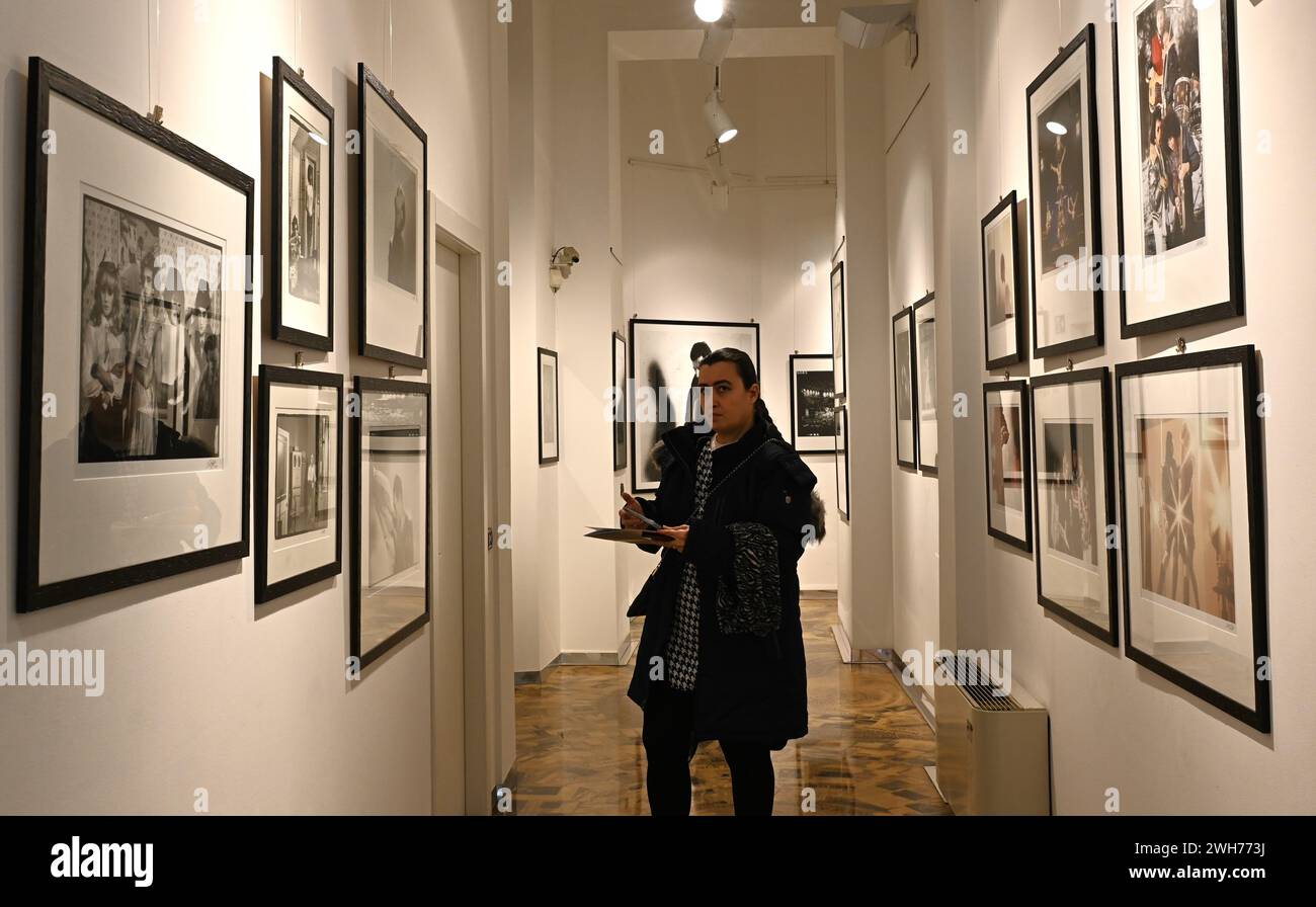 Milan, . 08th Feb, 2024. Milan, Italy QUEEN UNSEEN exhibition by Peter ...