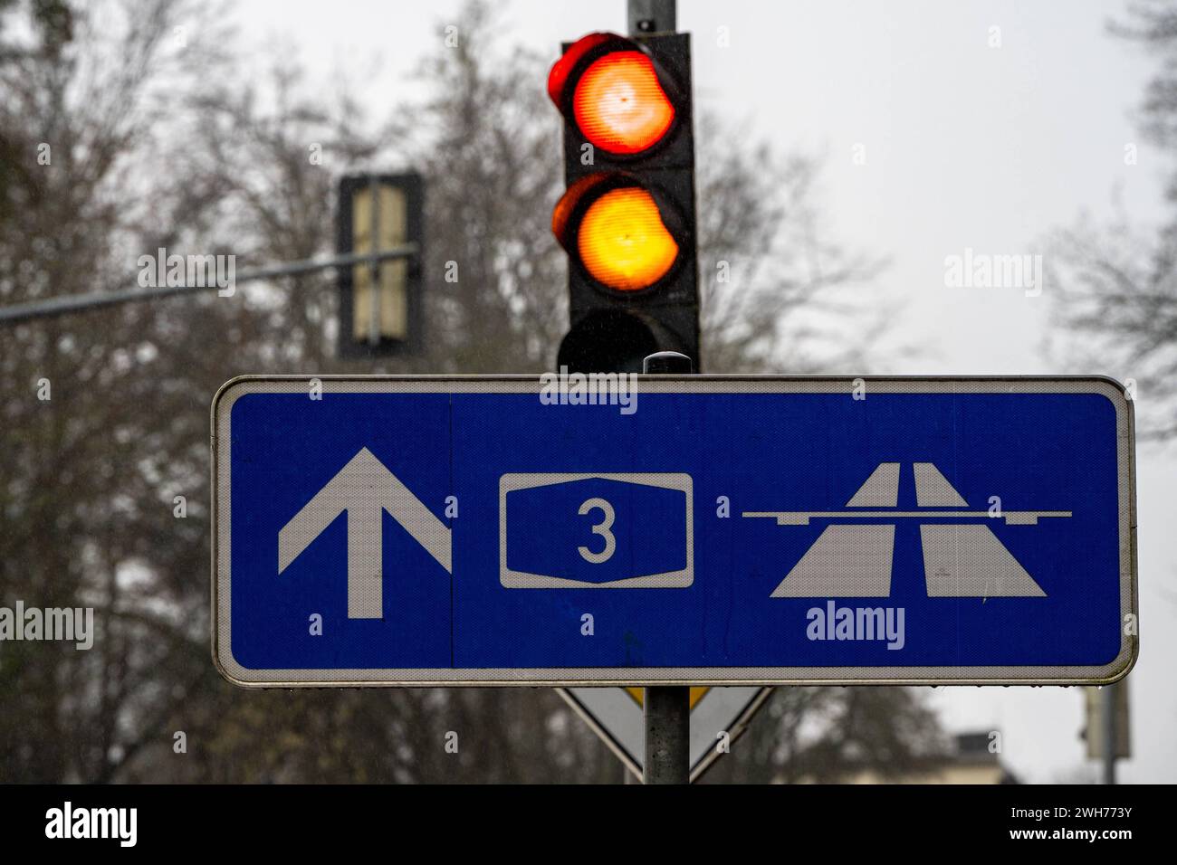 Autobahn Hinweisschild A3 mit Pfeil 08.02.24, Limburg: Symbolfoto ...