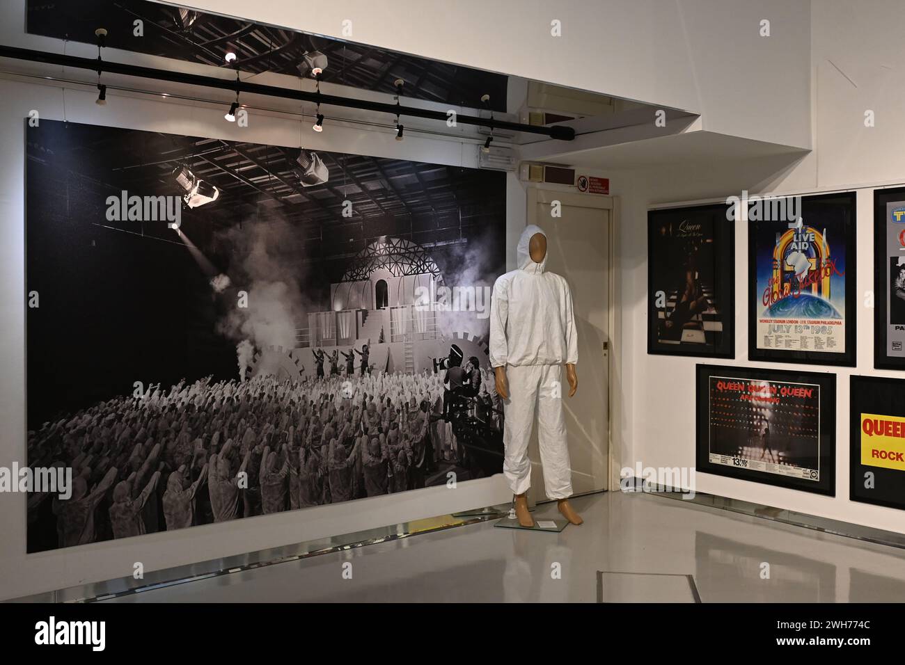 Milan, . 08th Feb, 2024. Milan, Italy QUEEN UNSEEN exhibition by Peter ...