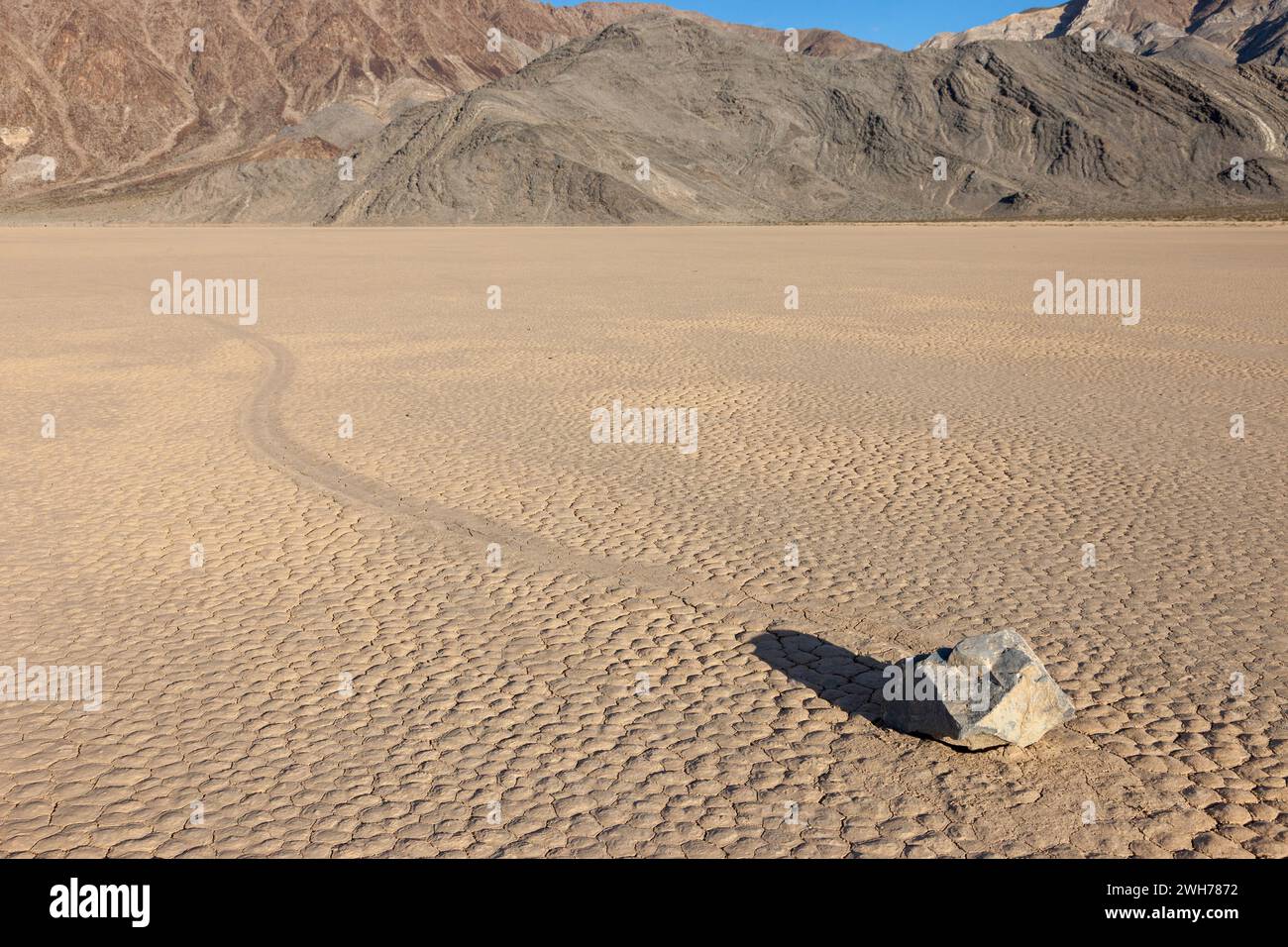 Sailing stone & track on the Racetrack Playa in Death Valley National ...