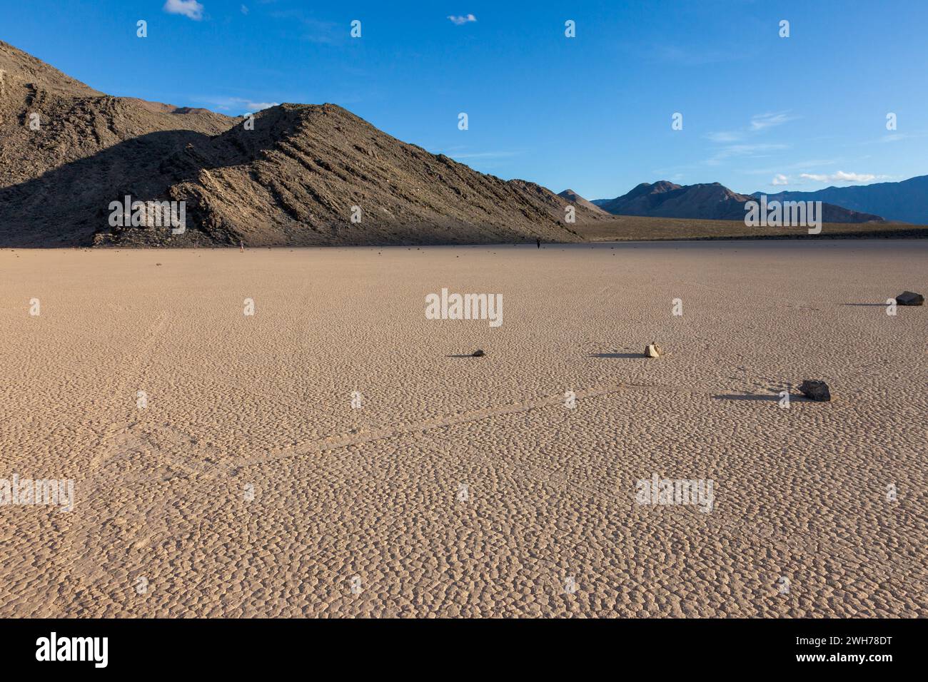 Zig-zag tracks of sailing stones on the Racetrack Playa in Death Valley ...