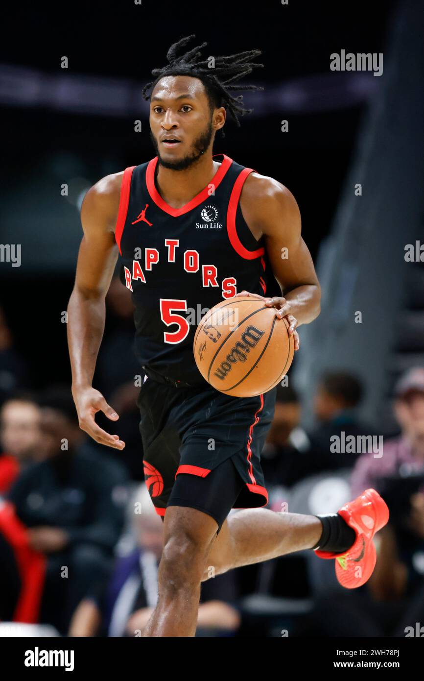 Toronto Raptors guard Immanuel Quickley brings the ball up court during ...