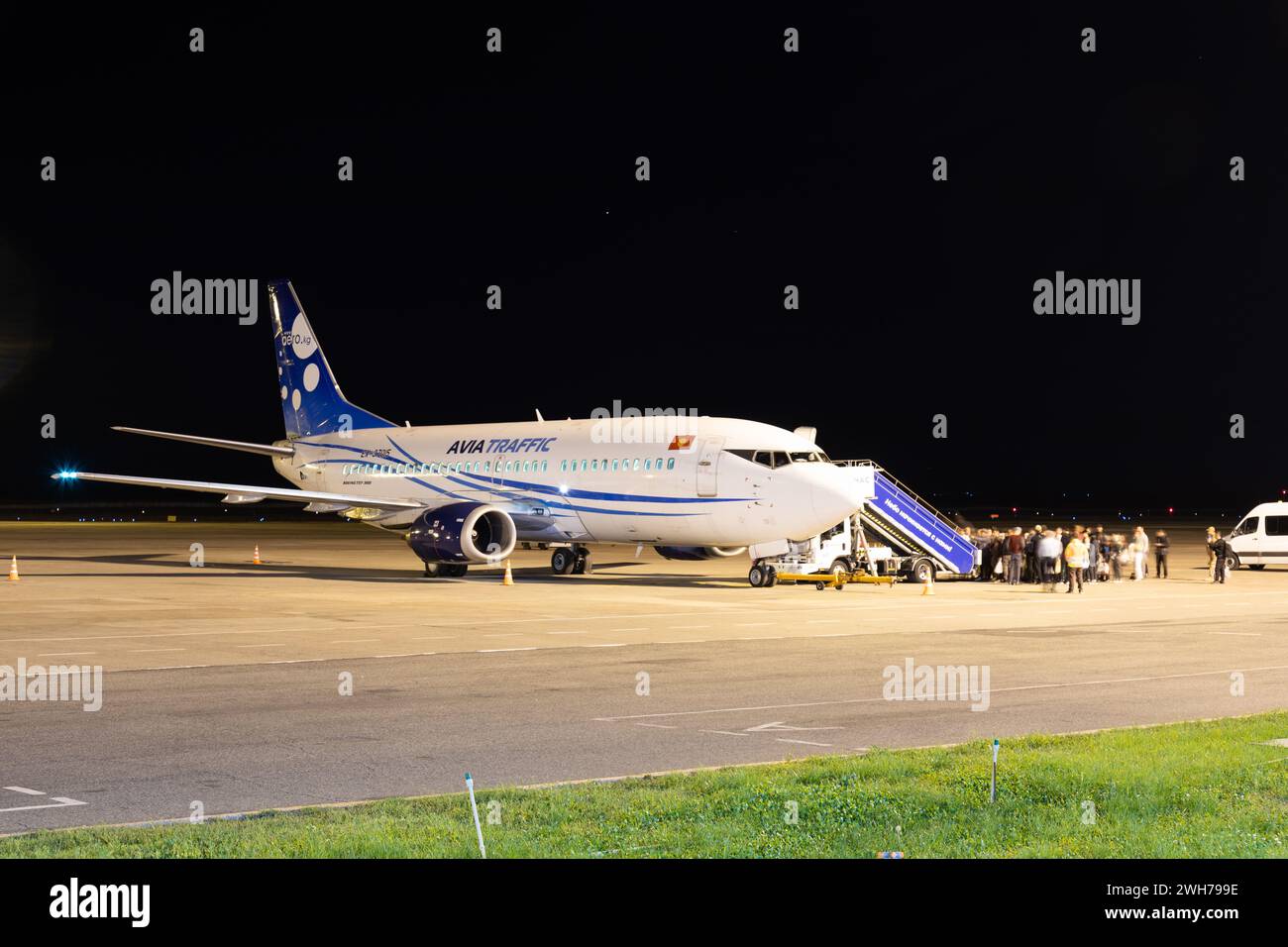 Night plane stairs hi-res stock photography and images - Alamy