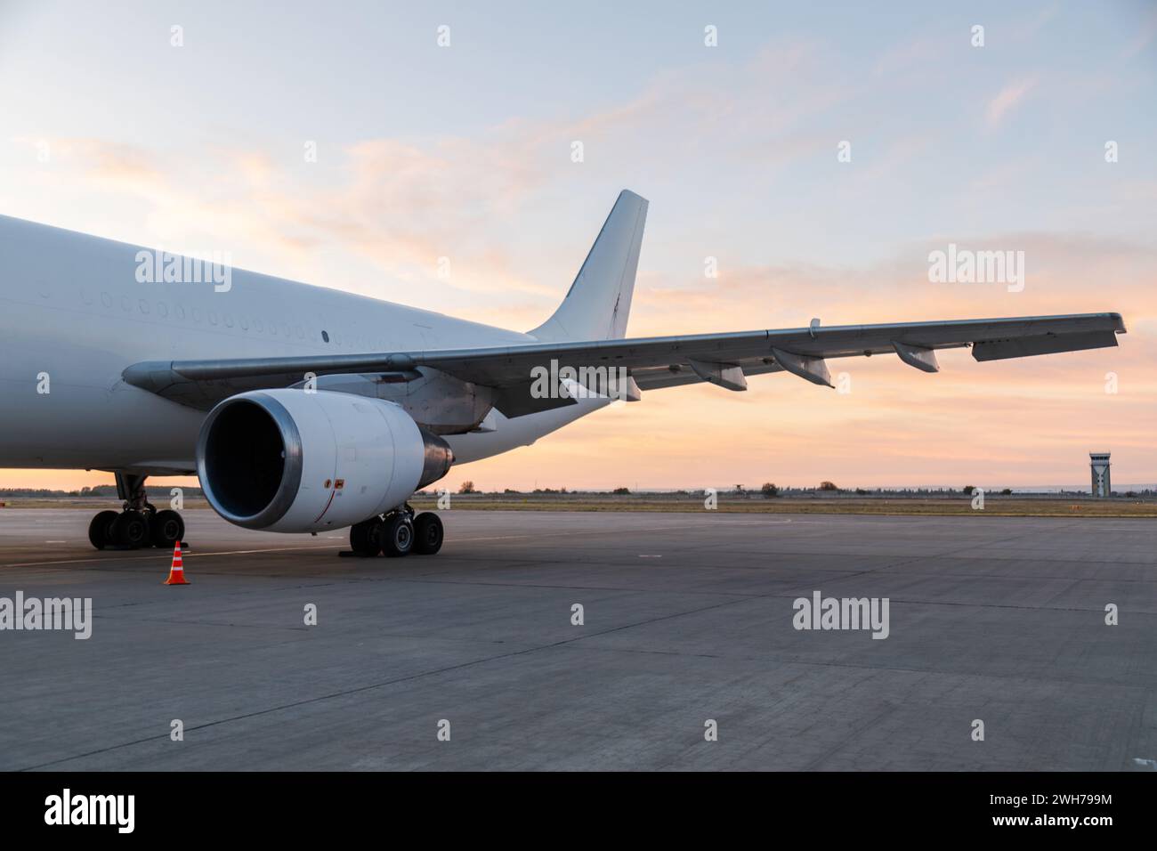 Plane wing and engine Stock Photo - Alamy
