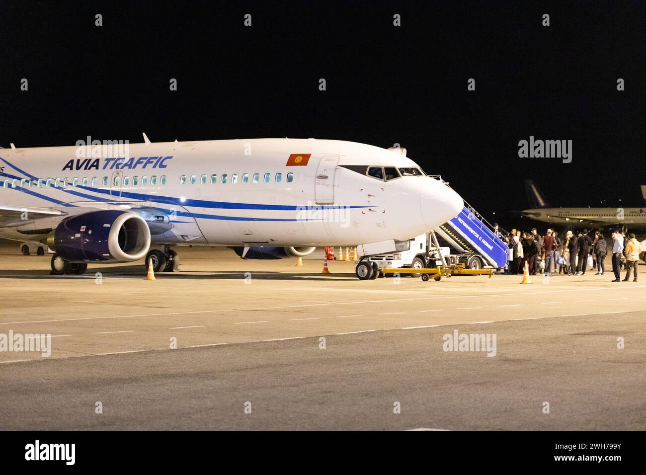 Night plane stairs hi-res stock photography and images - Alamy