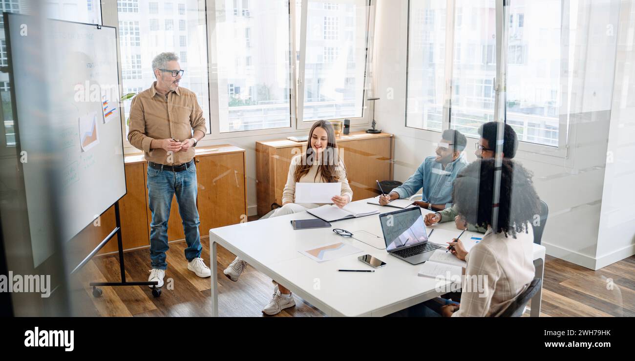 Inclusive decision making hi-res stock photography and images - Alamy