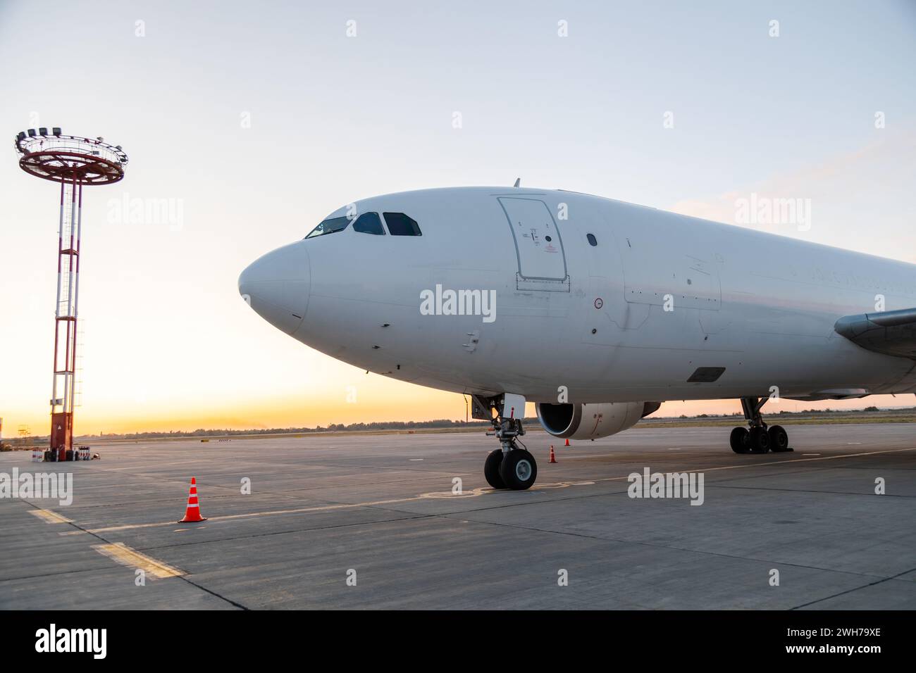 Lighting towers hi-res stock photography and images - Alamy