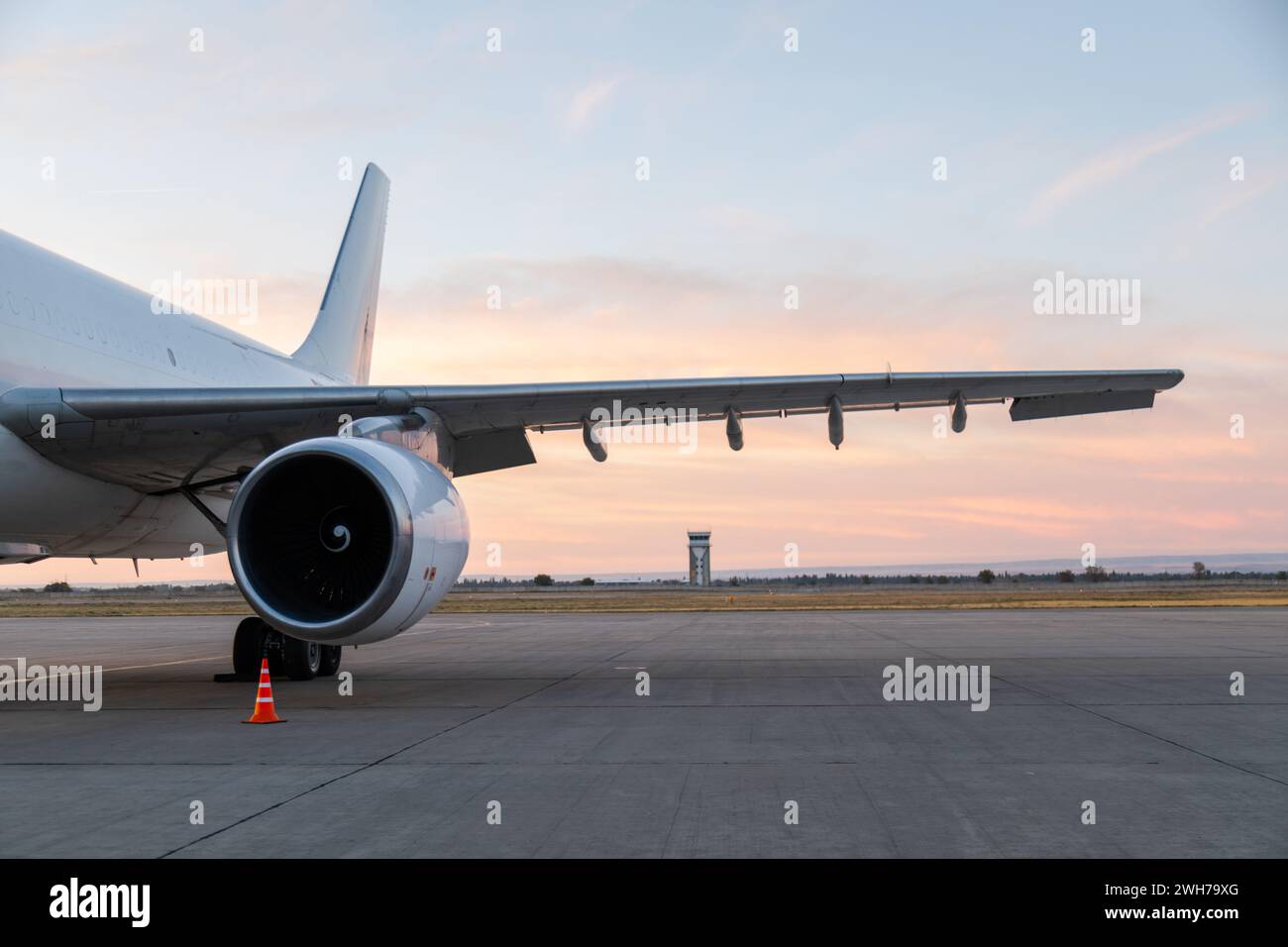 Plane wing and engine Stock Photo - Alamy