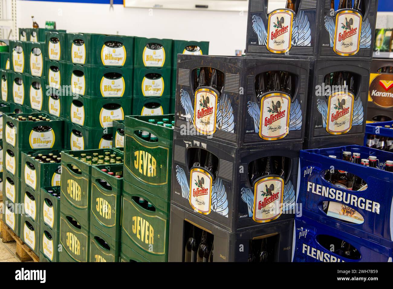 Bier im supermarkt hi-res stock photography and images - Alamy