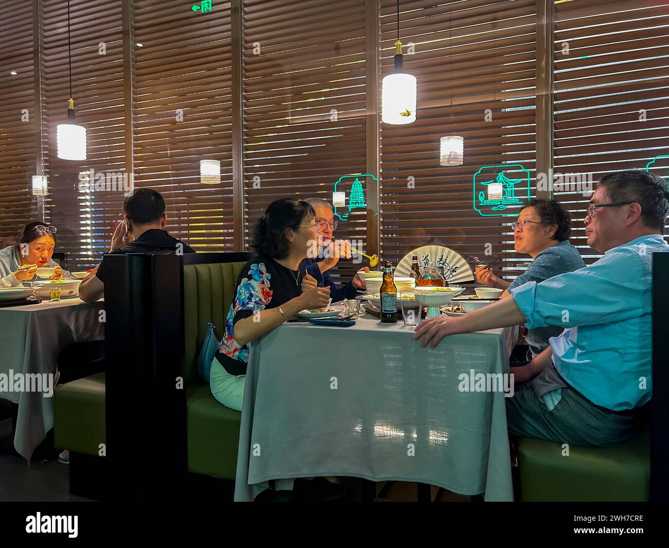 Chinese tables hi-res stock photography and images - Alamy