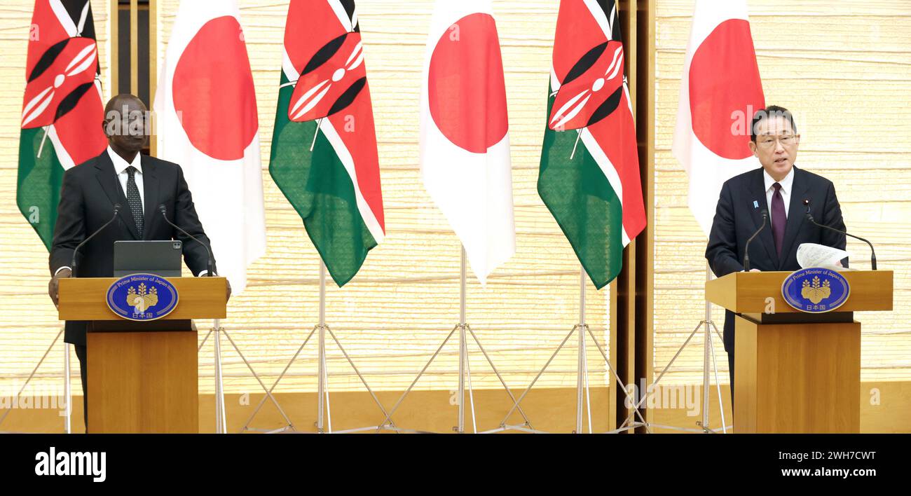 Kenyan President William Samoei Ruto (L) and Japanese Prime Minister ...