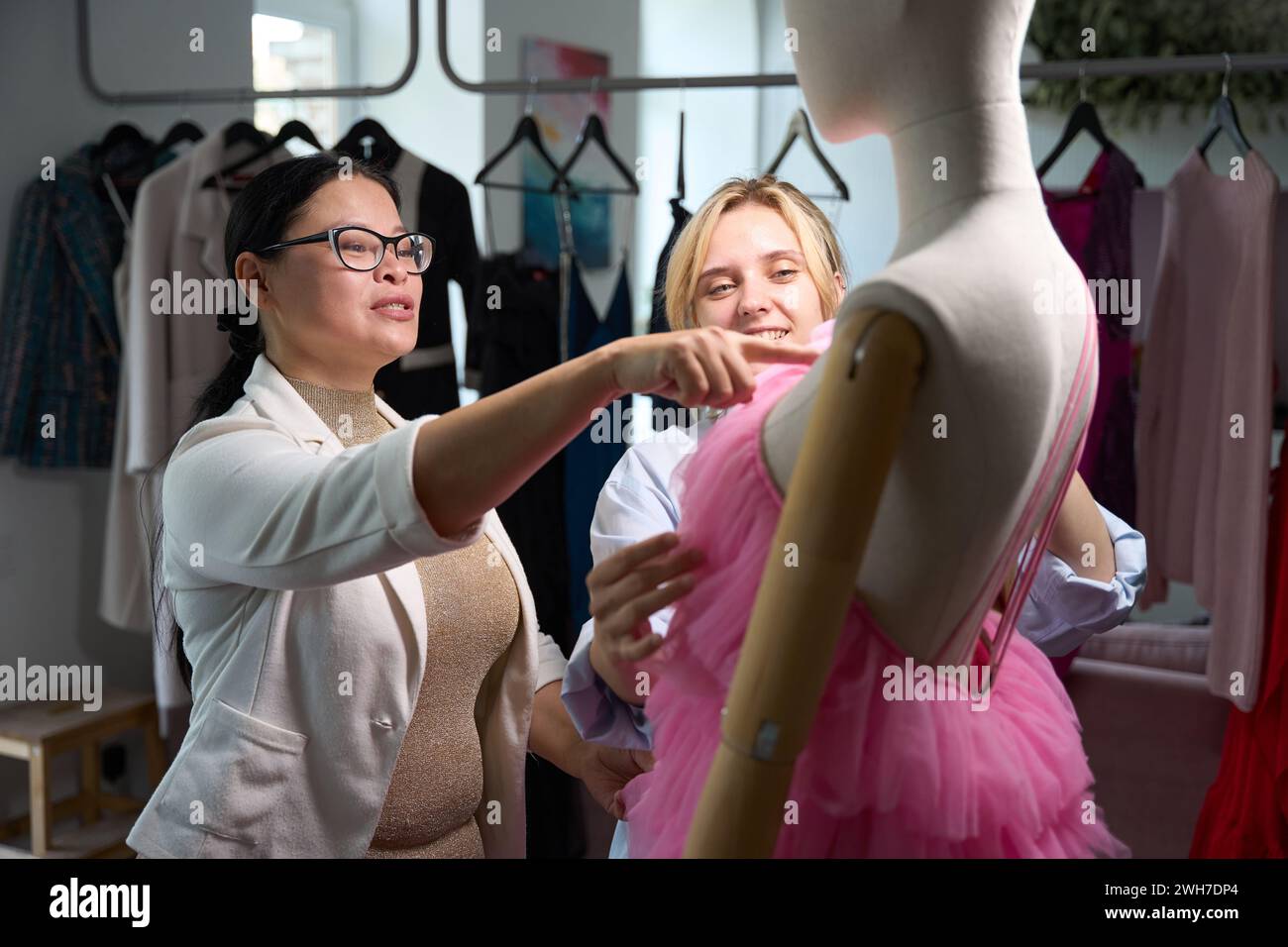 Clothing stylists hi-res stock photography and images - Alamy