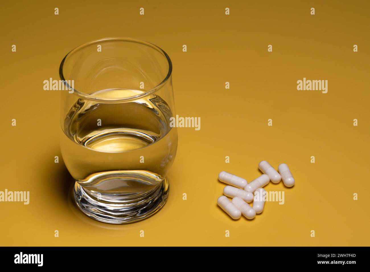 Medizinische pillen hintergrund hi-res stock photography and images - Alamy