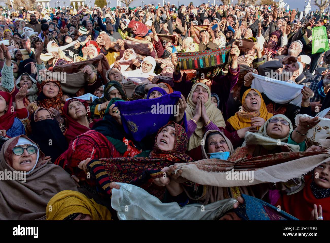 Kashmiri Muslim devotees pray upon seeing a relic believed to be a hair ...