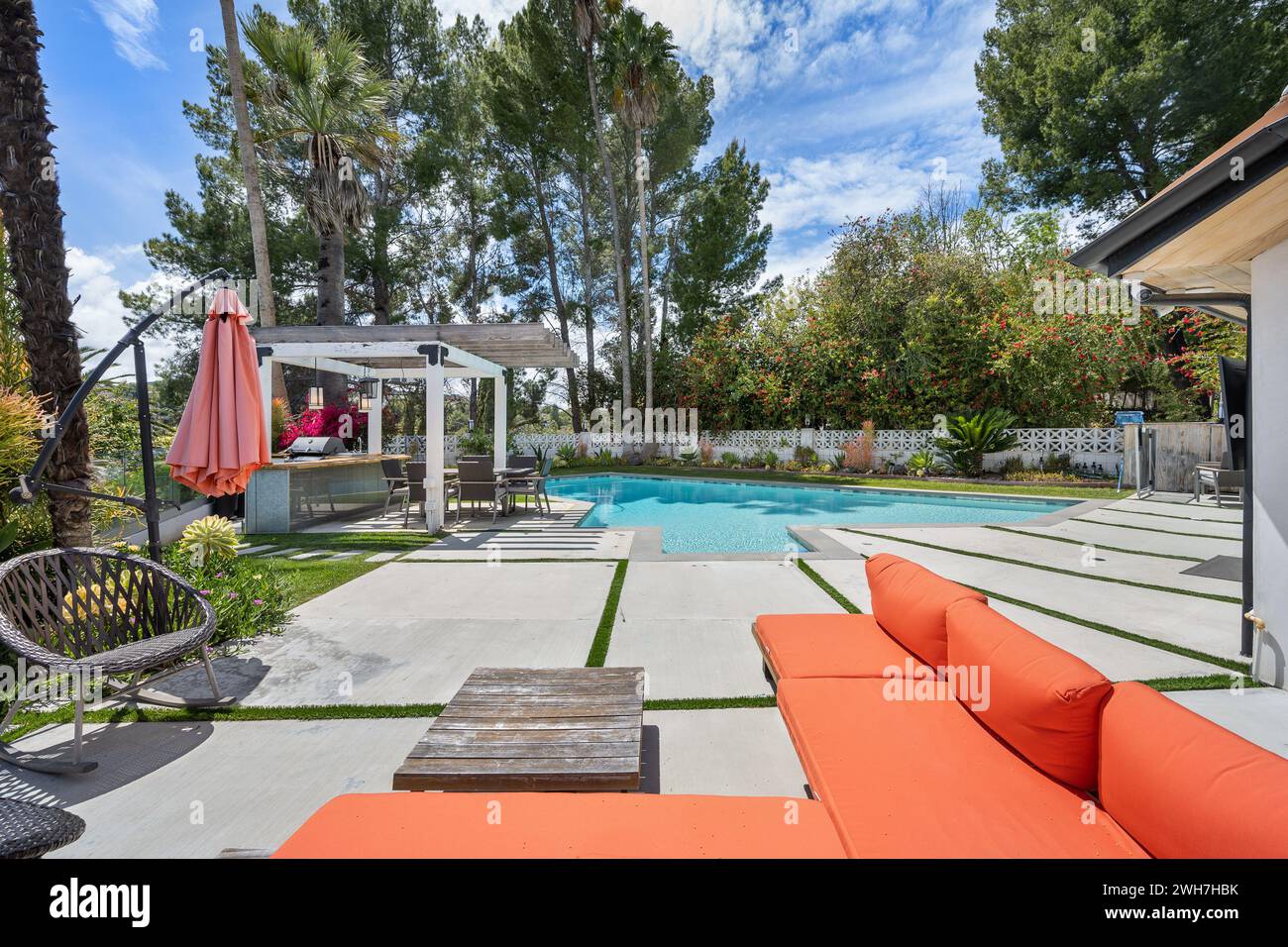 Stylish outdoor hi-res stock photography and images - Alamy